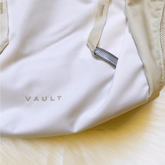 The North Face | Bags | The North Face Womens Vault 26 Liter Backpack ...